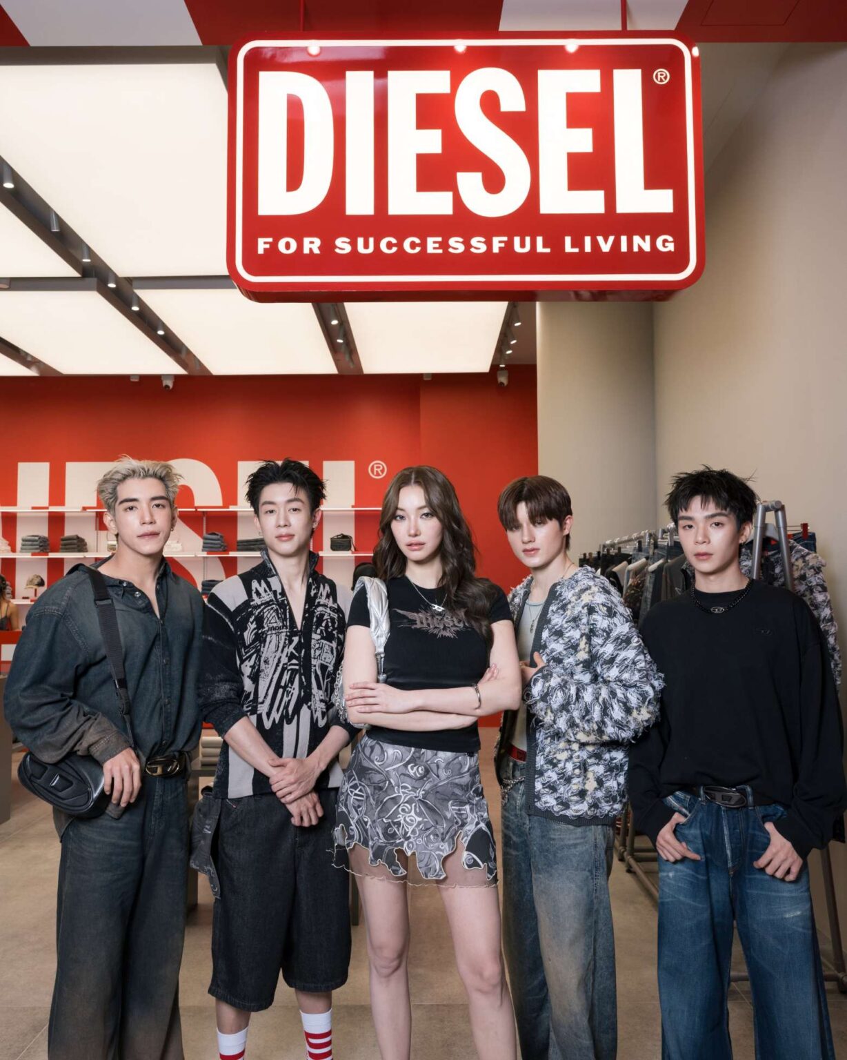4 หนุ่ม GELBOYS นำทีม Gen Z บุก DIESEL สโตร์ใหม่สุดไอคอนิกใจกลางสยาม ...