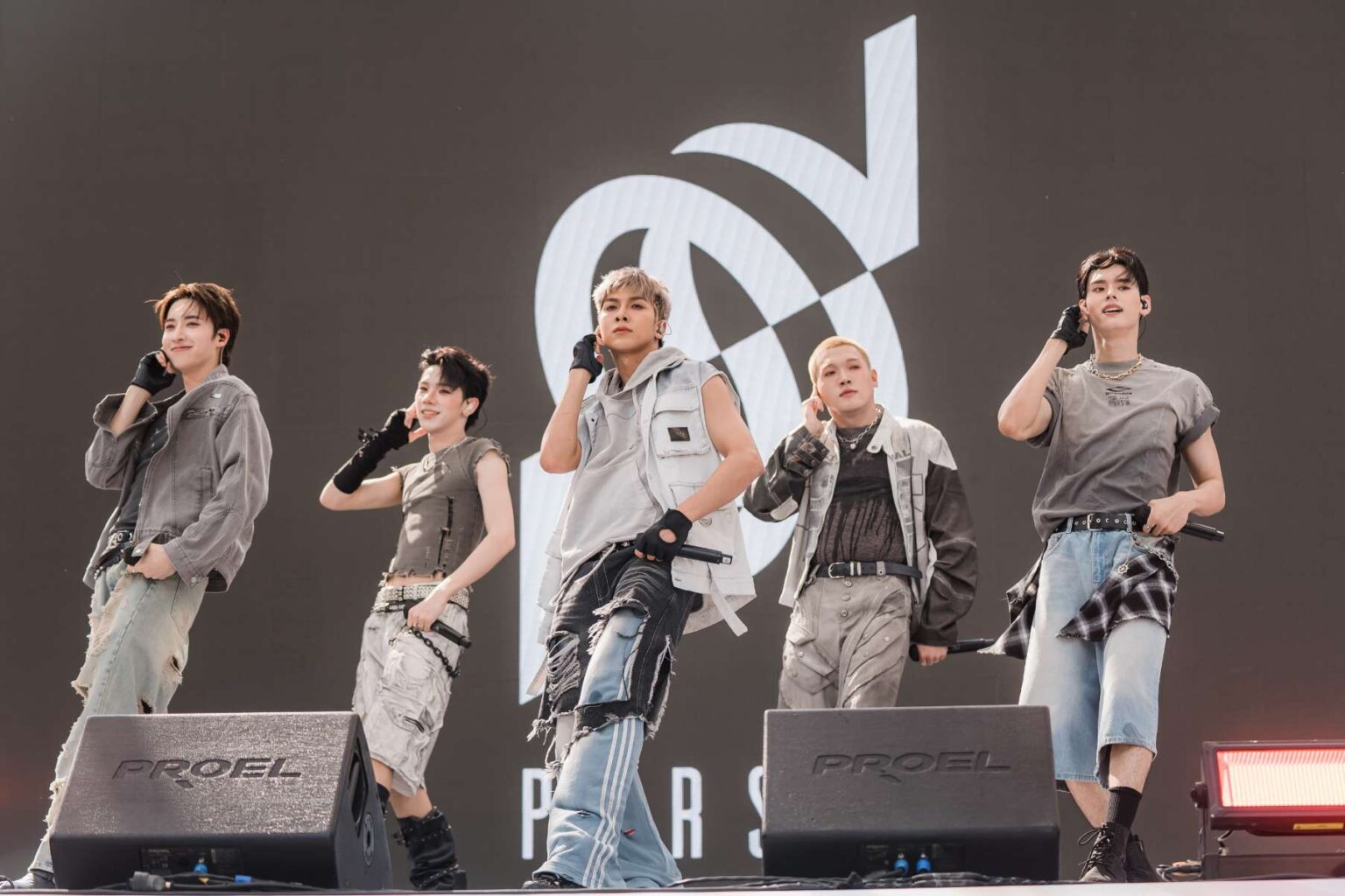 PERSES-VIIS บุกสาด T-POP กลาง KOREA ในงาน SAWASDEE SEOUL THAI FESTIVAL 2025 - StarEnews.com